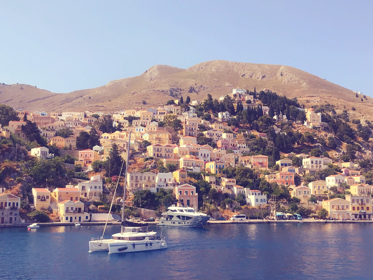 Insula Symi: locul în care viața pare nespus de simplă - Fine Society