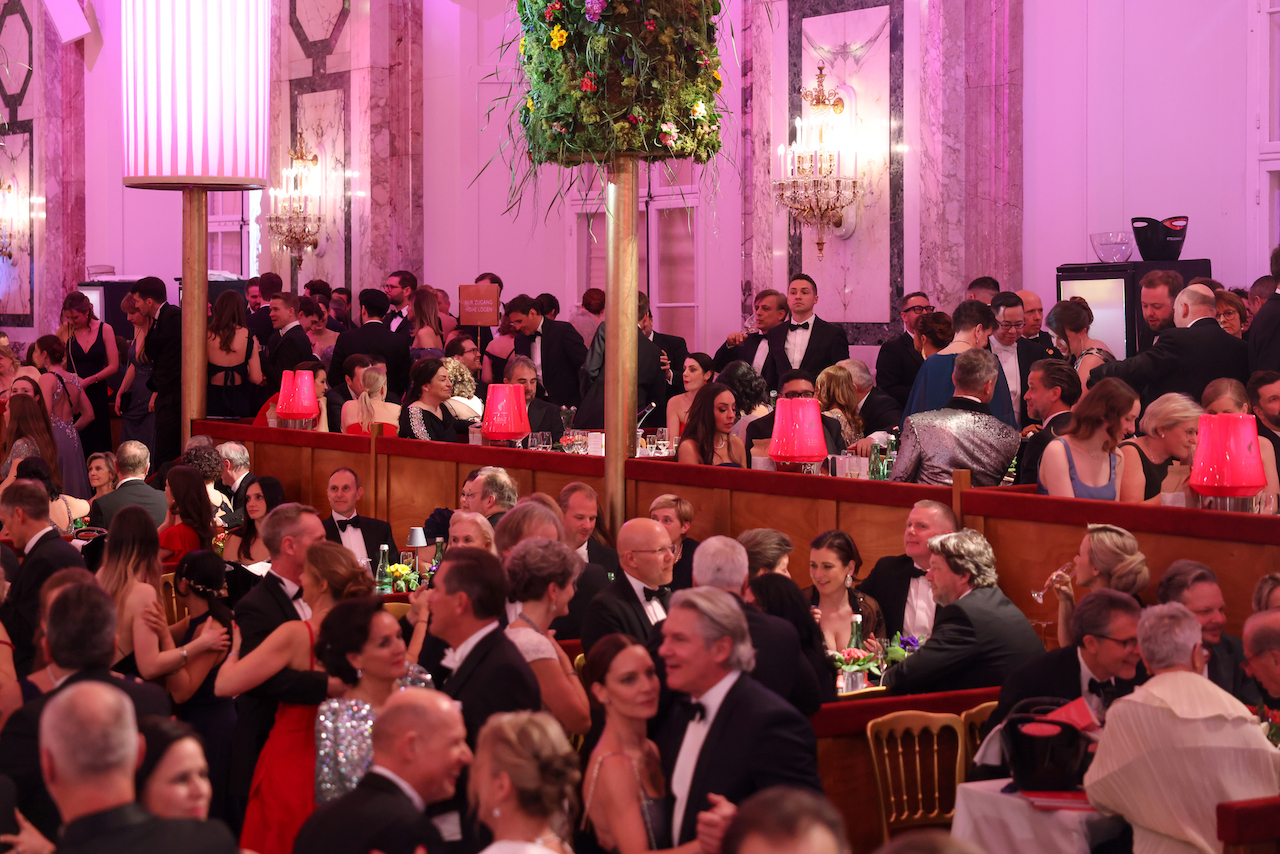 Cum a fost la primul meu bal vienez: Kafeesieder Ball 2025 - Fine Society